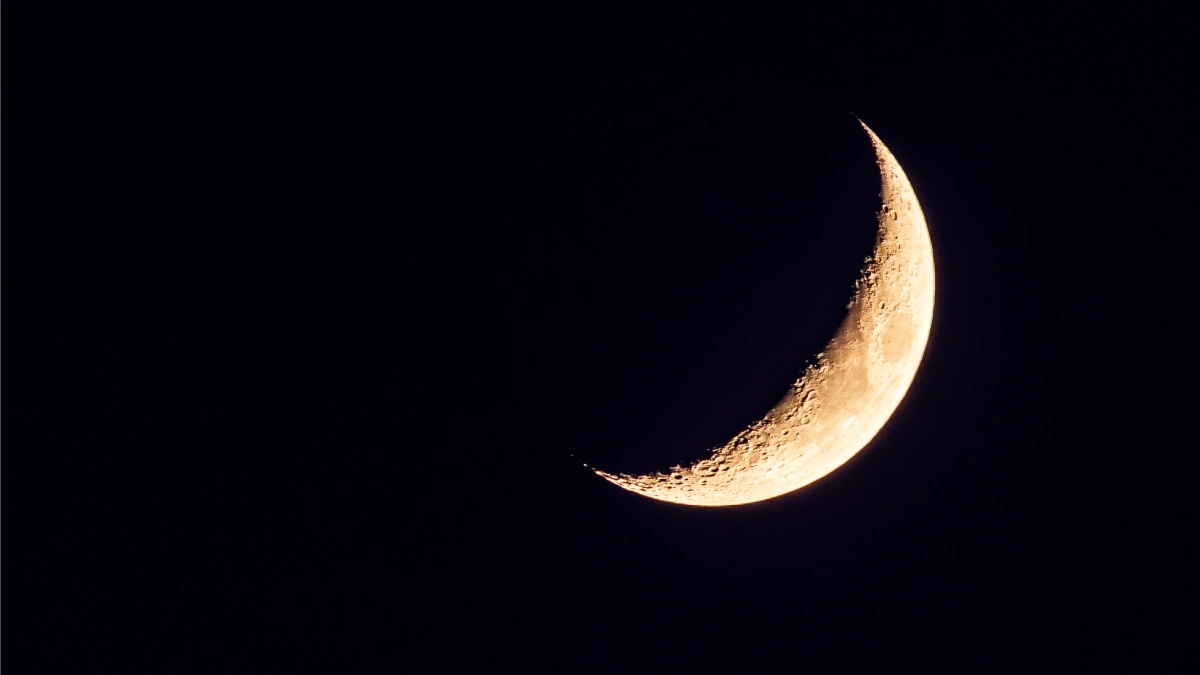 What Sign is Moon in Right Now? Current Moon Phase & Void Info